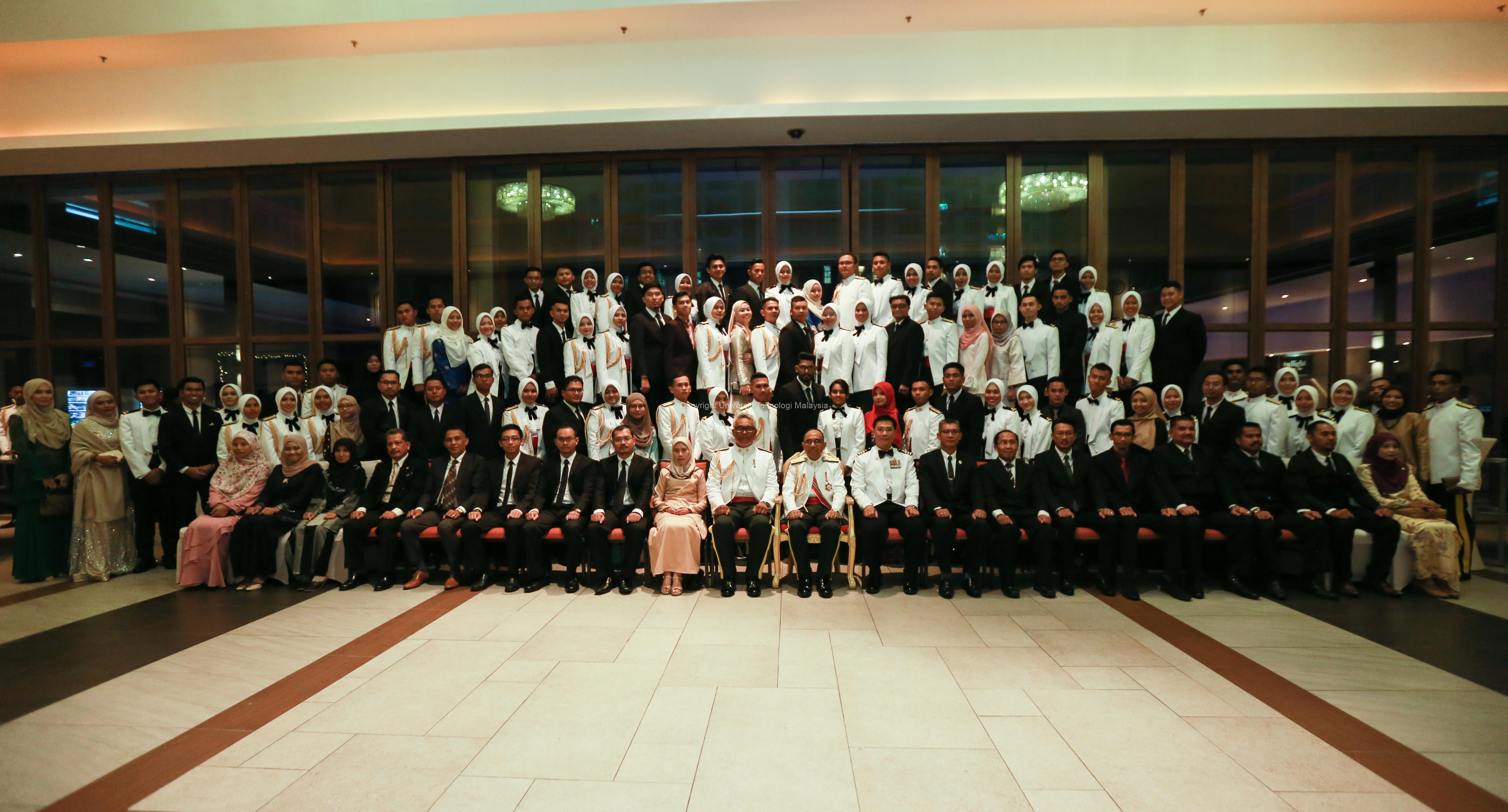 Majlis Makan Malam Rejimental Pentauliahan Pegawai Muda PALAPES UTM ...