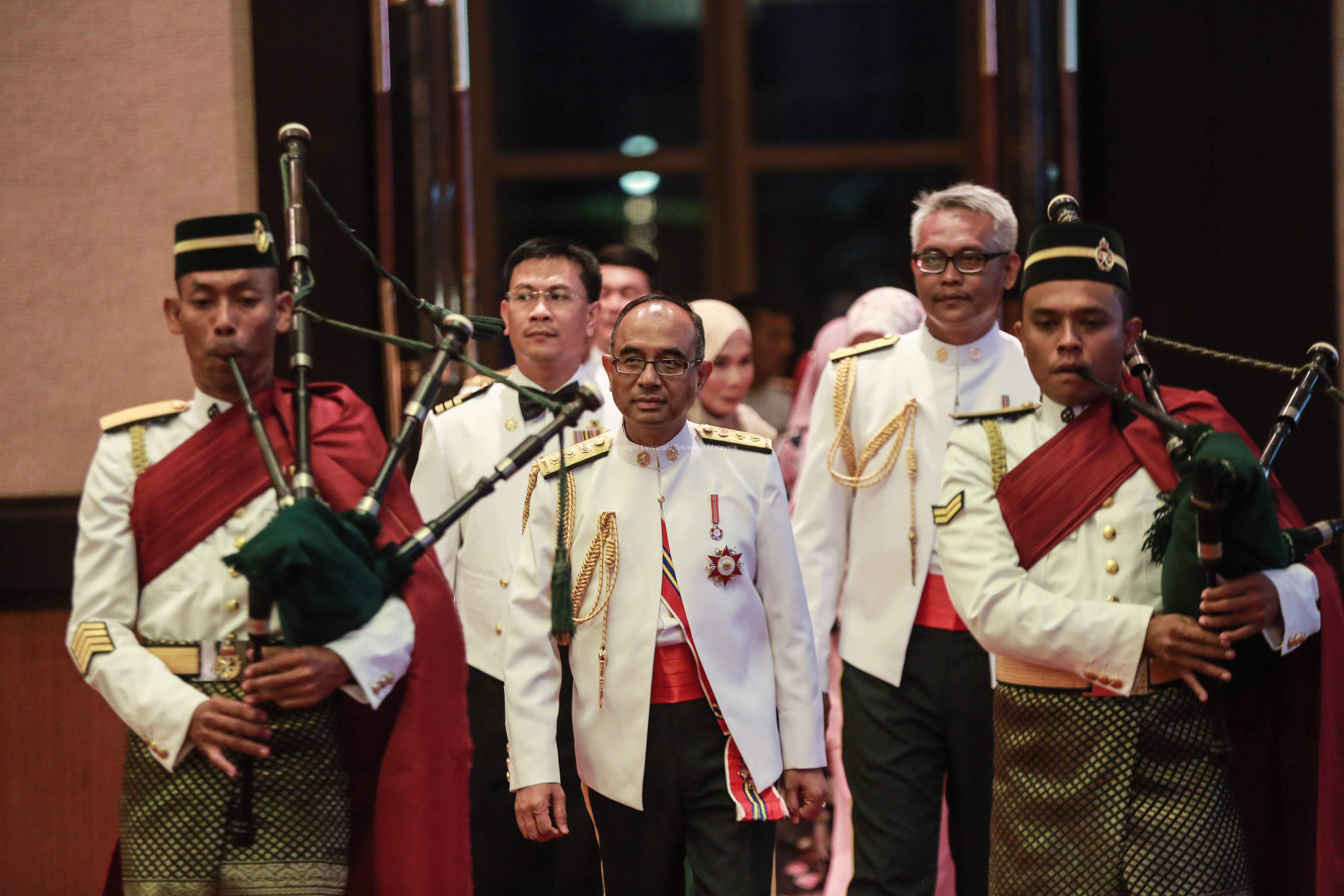 Majlis Makan Malam Rejimental Pentauliahan Pegawai Muda PALAPES UTM ...
