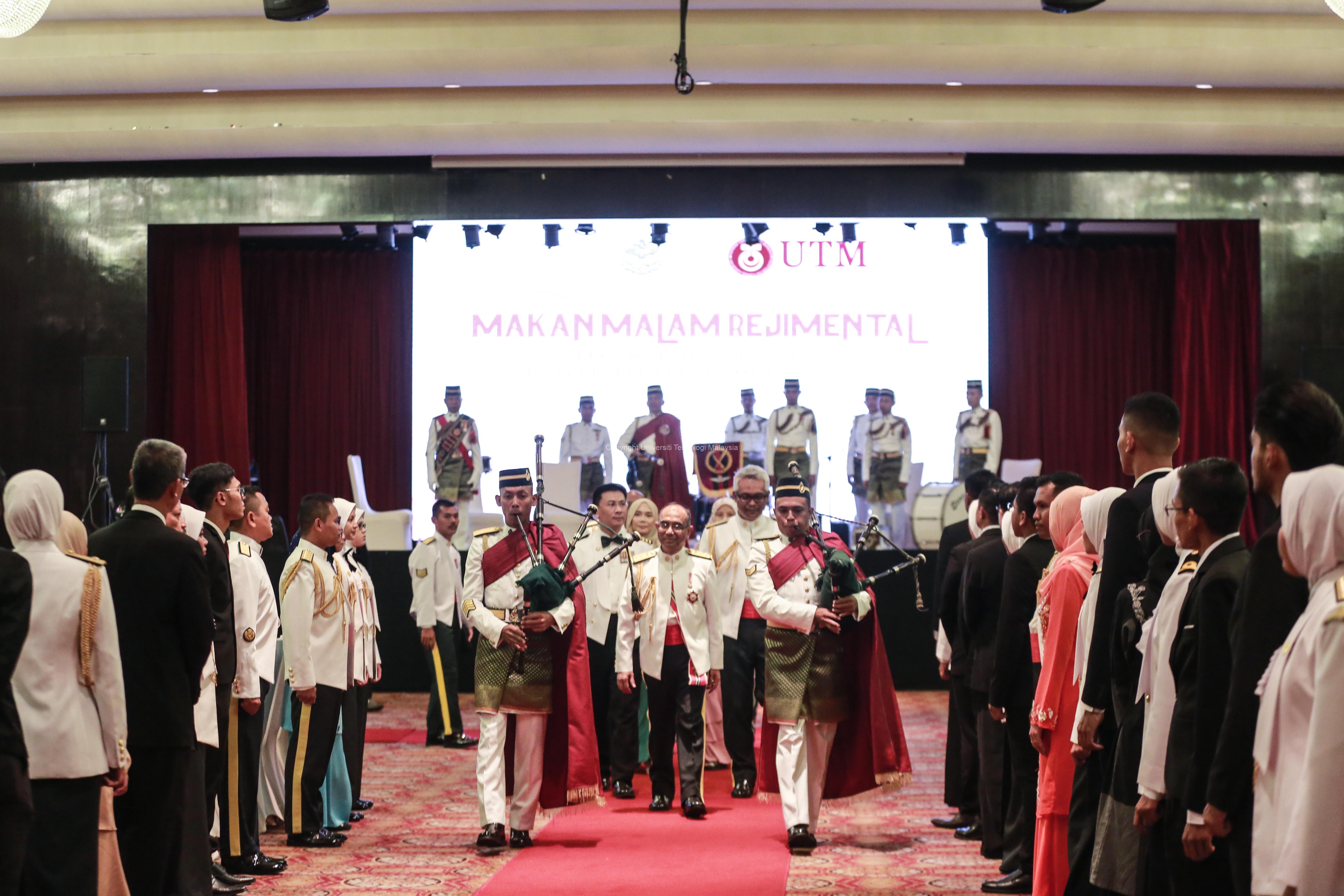 Majlis Makan Malam Rejimental Pentauliahan Pegawai Muda PALAPES UTM ...