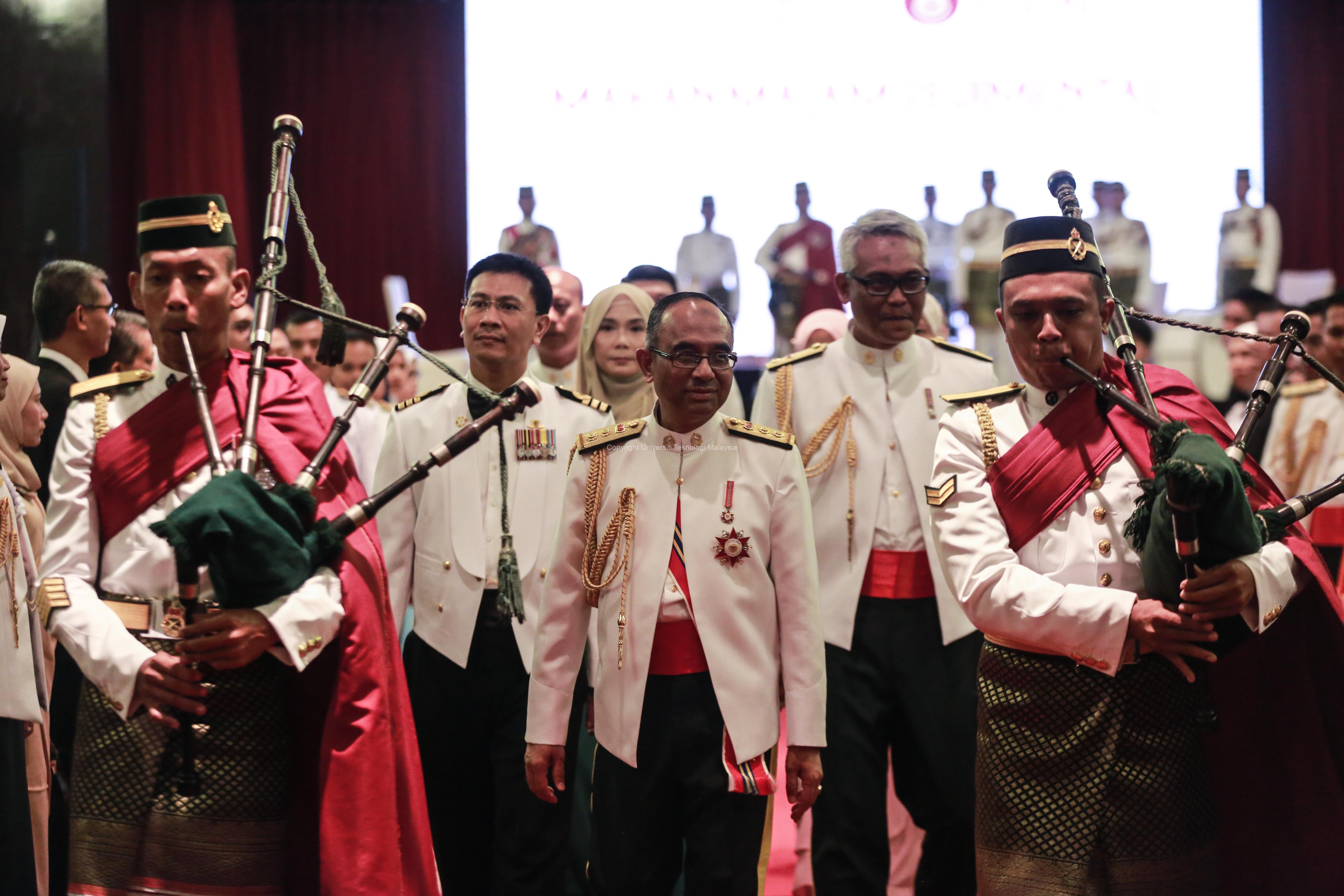 Majlis Makan Malam Rejimental Pentauliahan Pegawai Muda PALAPES UTM ...