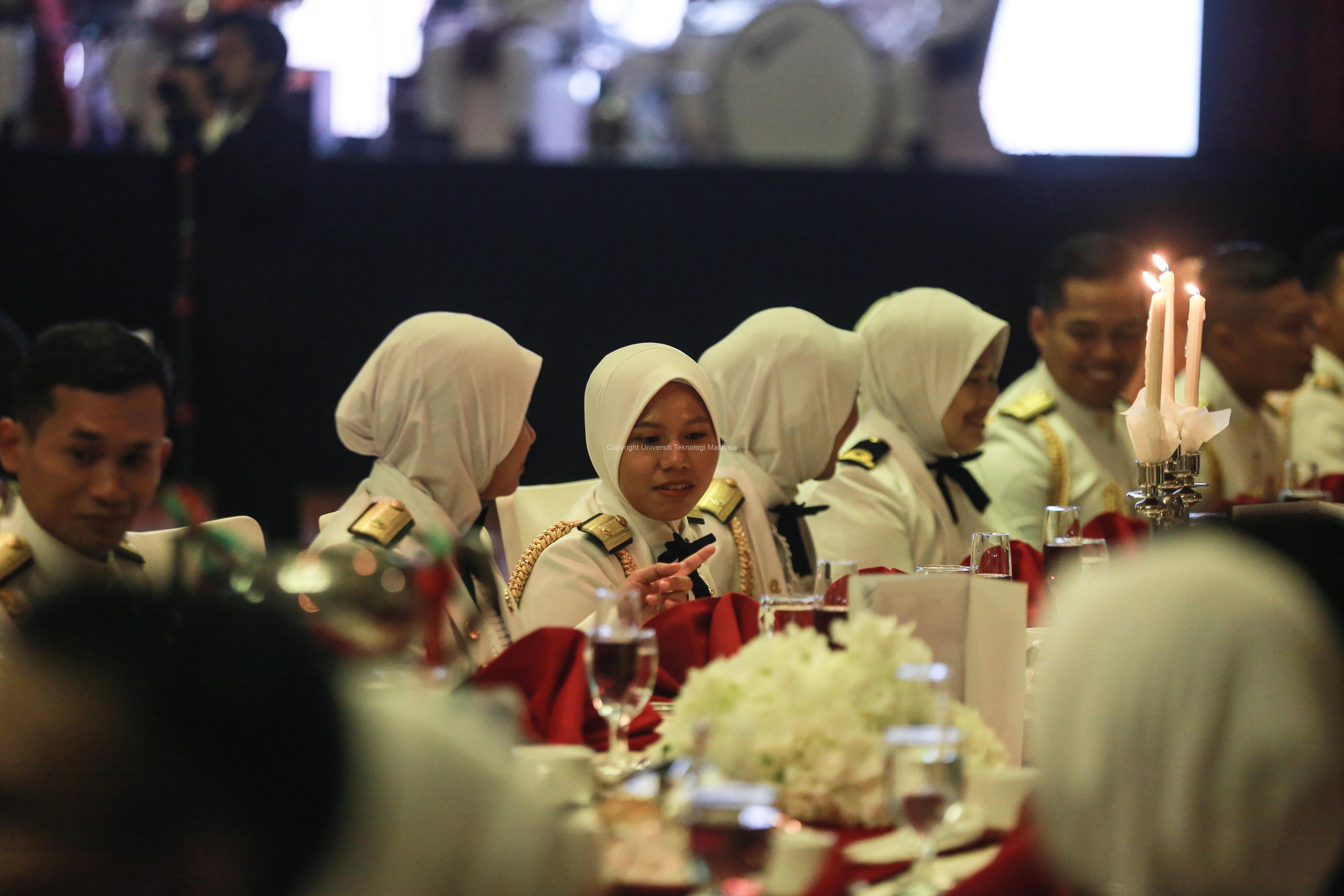 Majlis Makan Malam Rejimental Pentauliahan Pegawai Muda PALAPES UTM ...