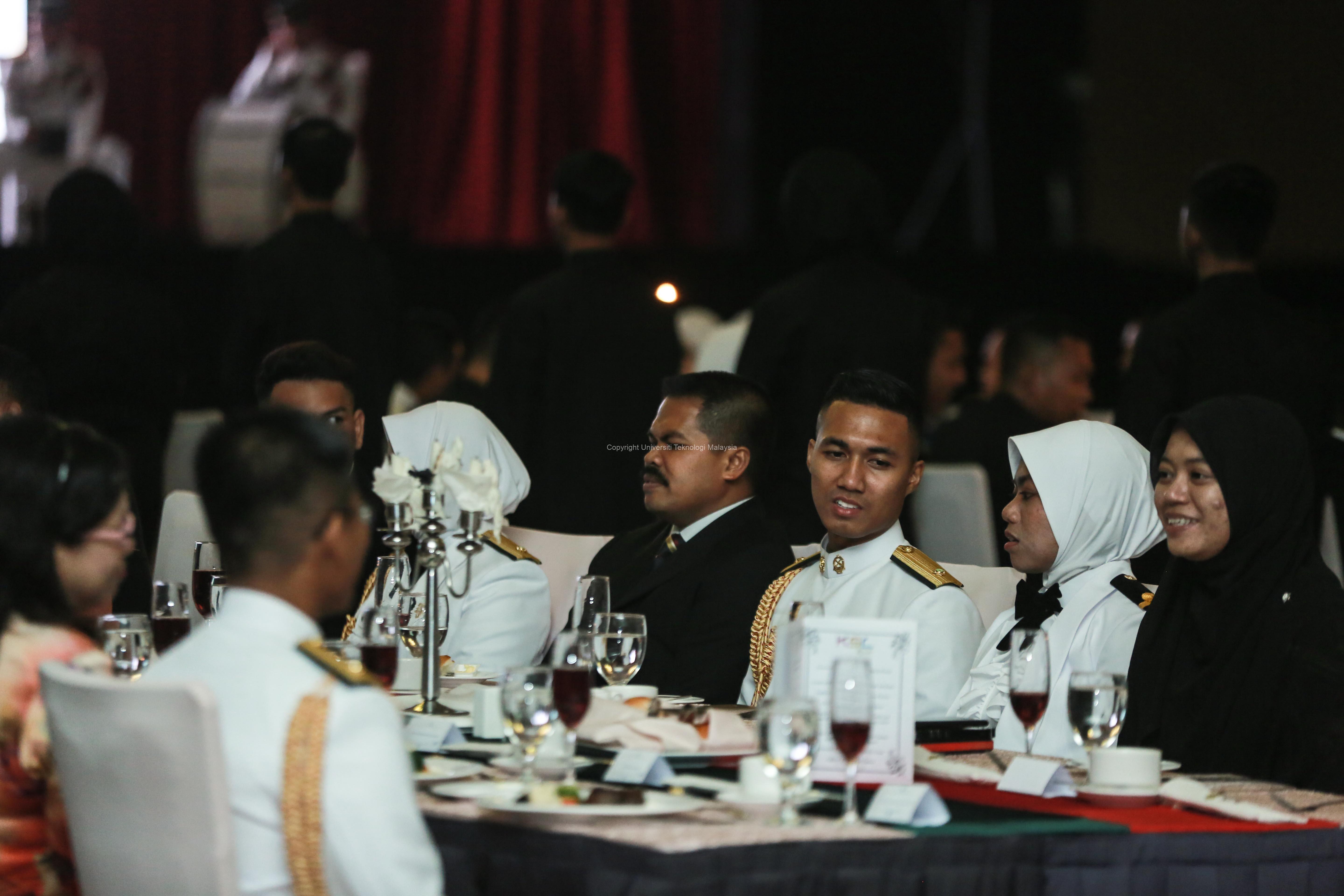 Majlis Makan Malam Rejimental Pentauliahan Pegawai Muda PALAPES UTM ...