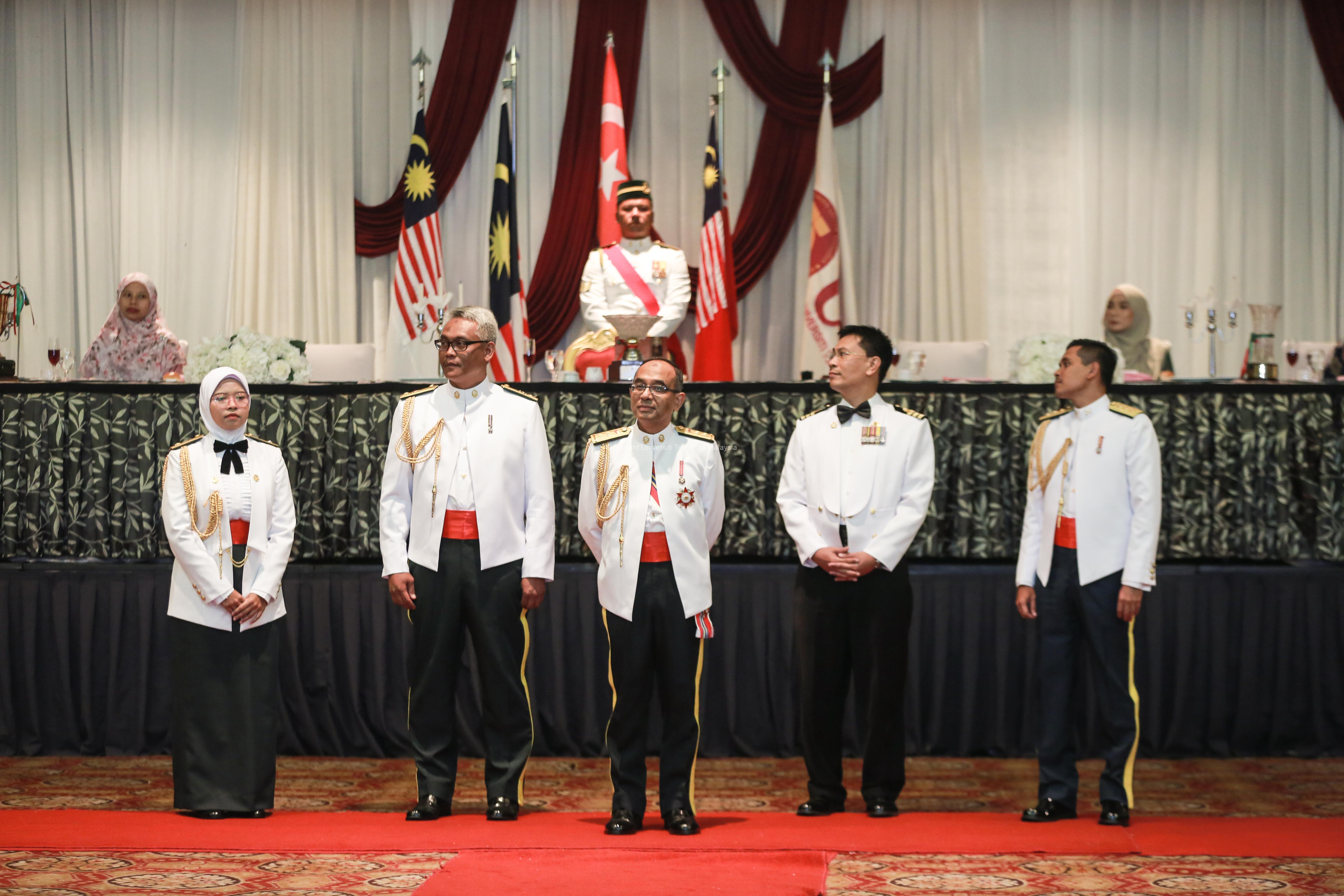 Majlis Makan Malam Rejimental Pentauliahan Pegawai Muda PALAPES UTM ...