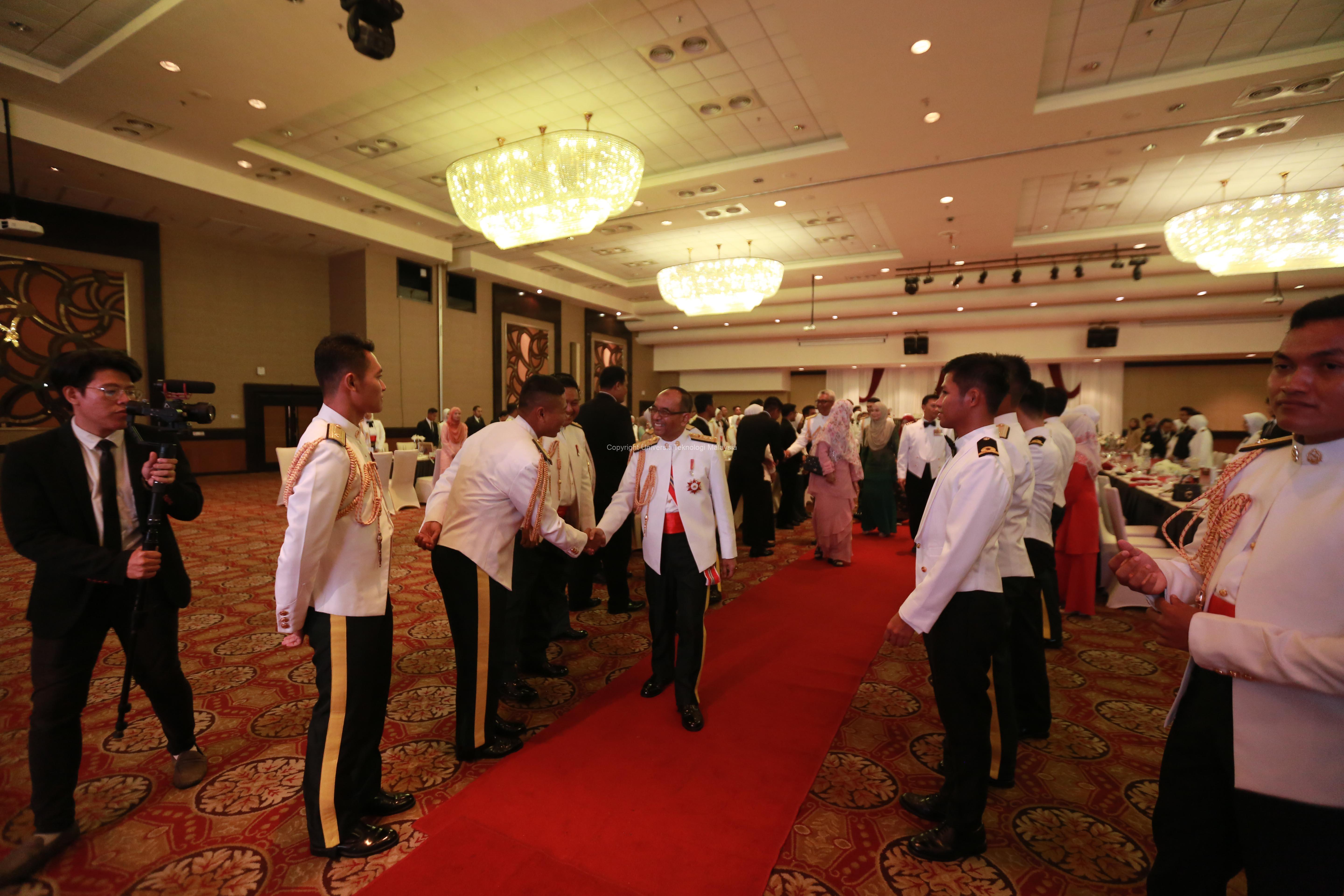 Majlis Makan Malam Rejimental Pentauliahan Pegawai Muda PALAPES UTM ...