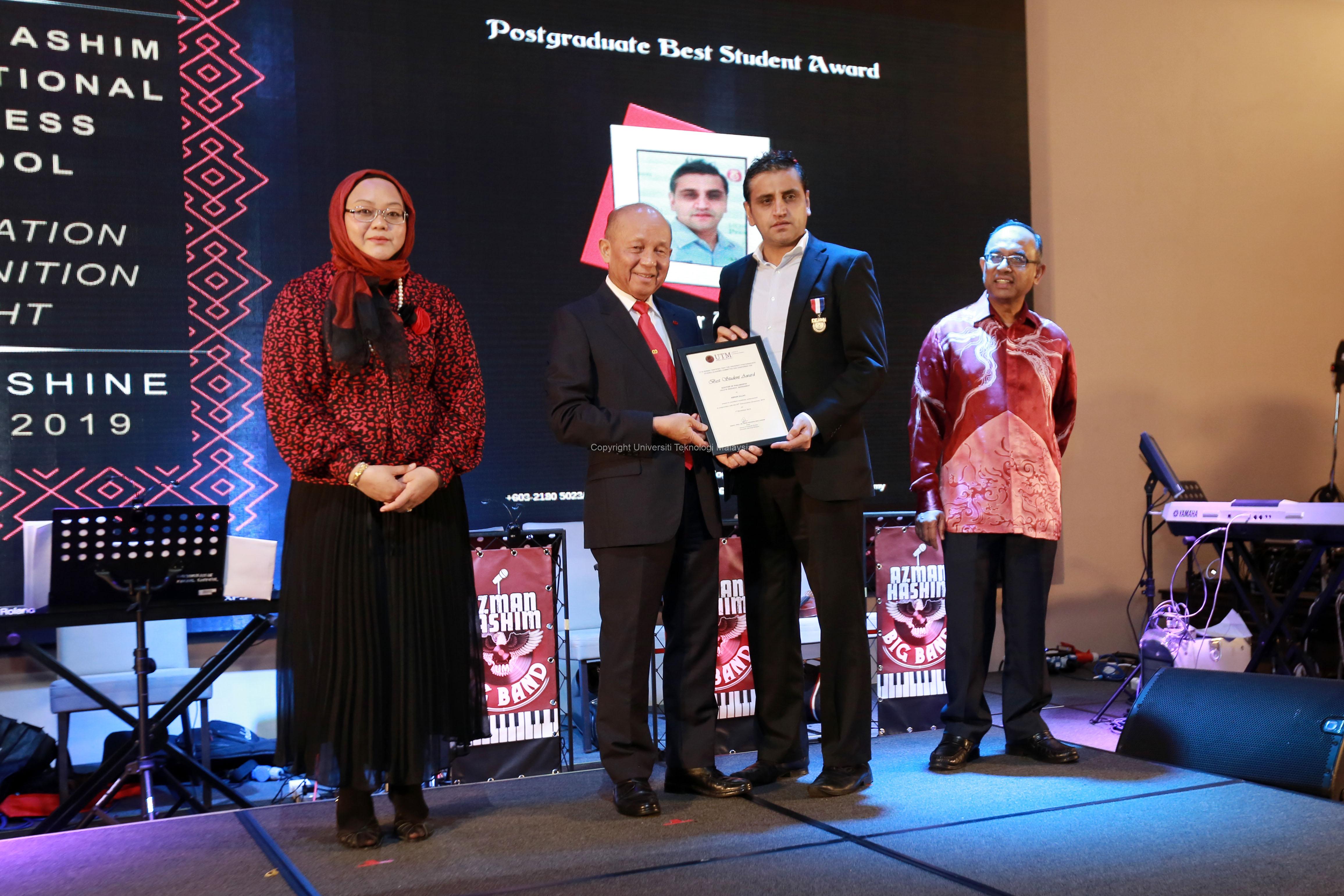 Azman Hashim IBS Graduation Recognition Night | UTM Photo Gallery